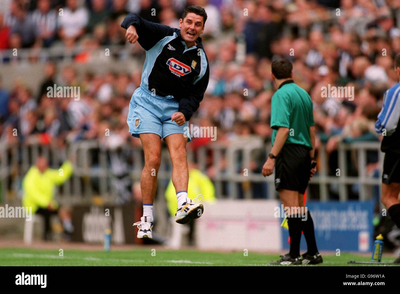 John Gregory, Aston Villa's Manager celebrate's after Julian Joachim ...