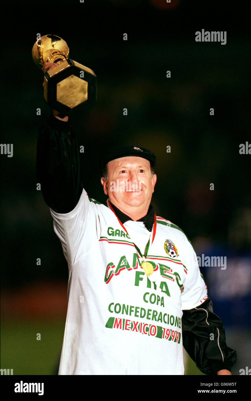 Mexico Manager Manuel Lapuente holds up the FIFA Confederations Cup ...