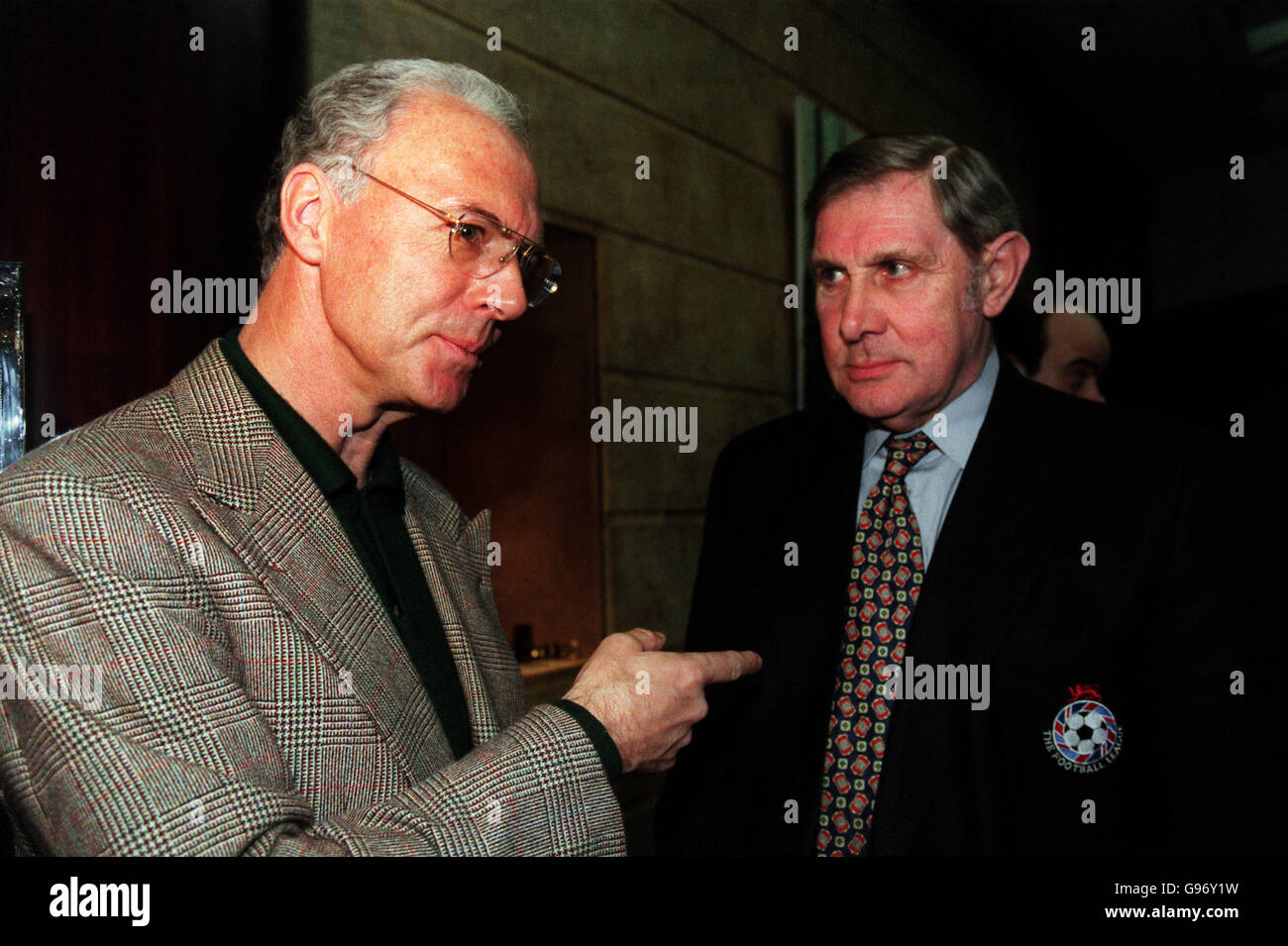 Soccer jack taylor referee High Resolution Stock Photography and Images ...