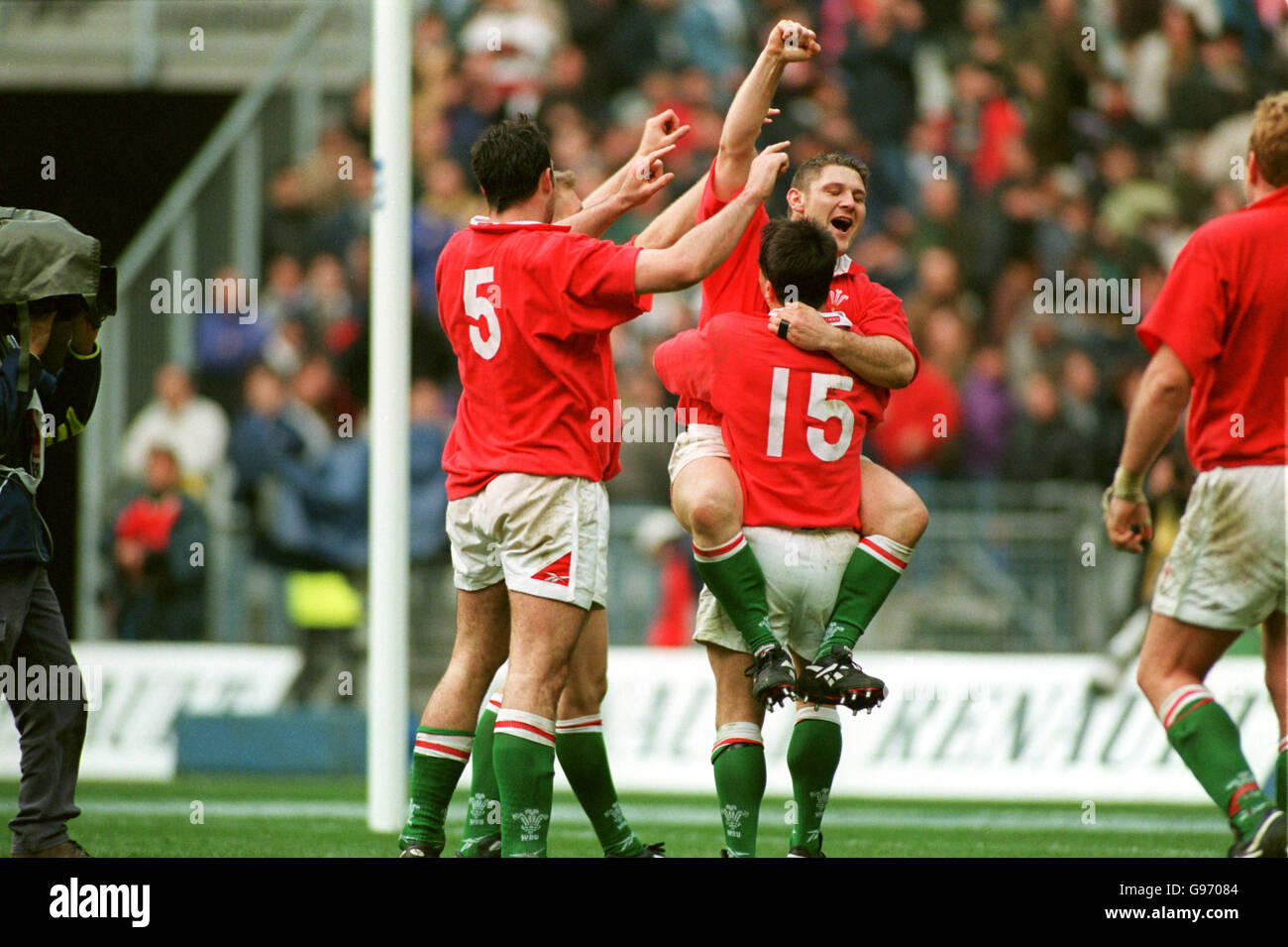 Wales's Peter Rogers celebrates with Shane Howarth and Chris Wyatt at ...