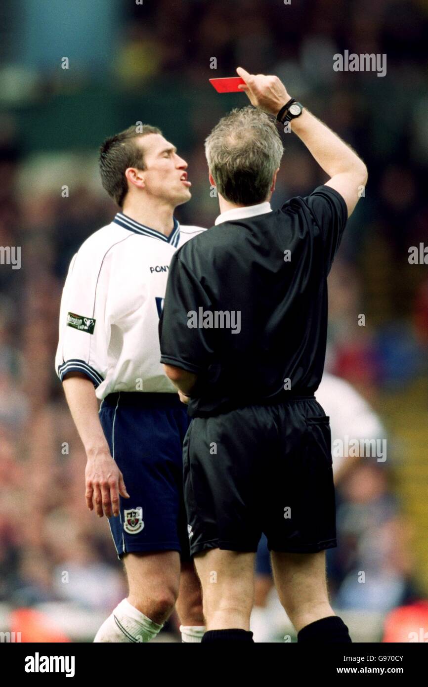 Referee terry heilbron hi-res stock photography and images - Alamy