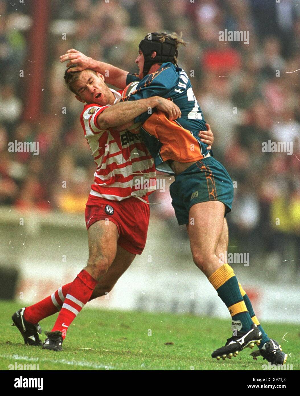 St Helens Saints' Mark Edmundson and Wigan Warriors' Gary Connolly ...
