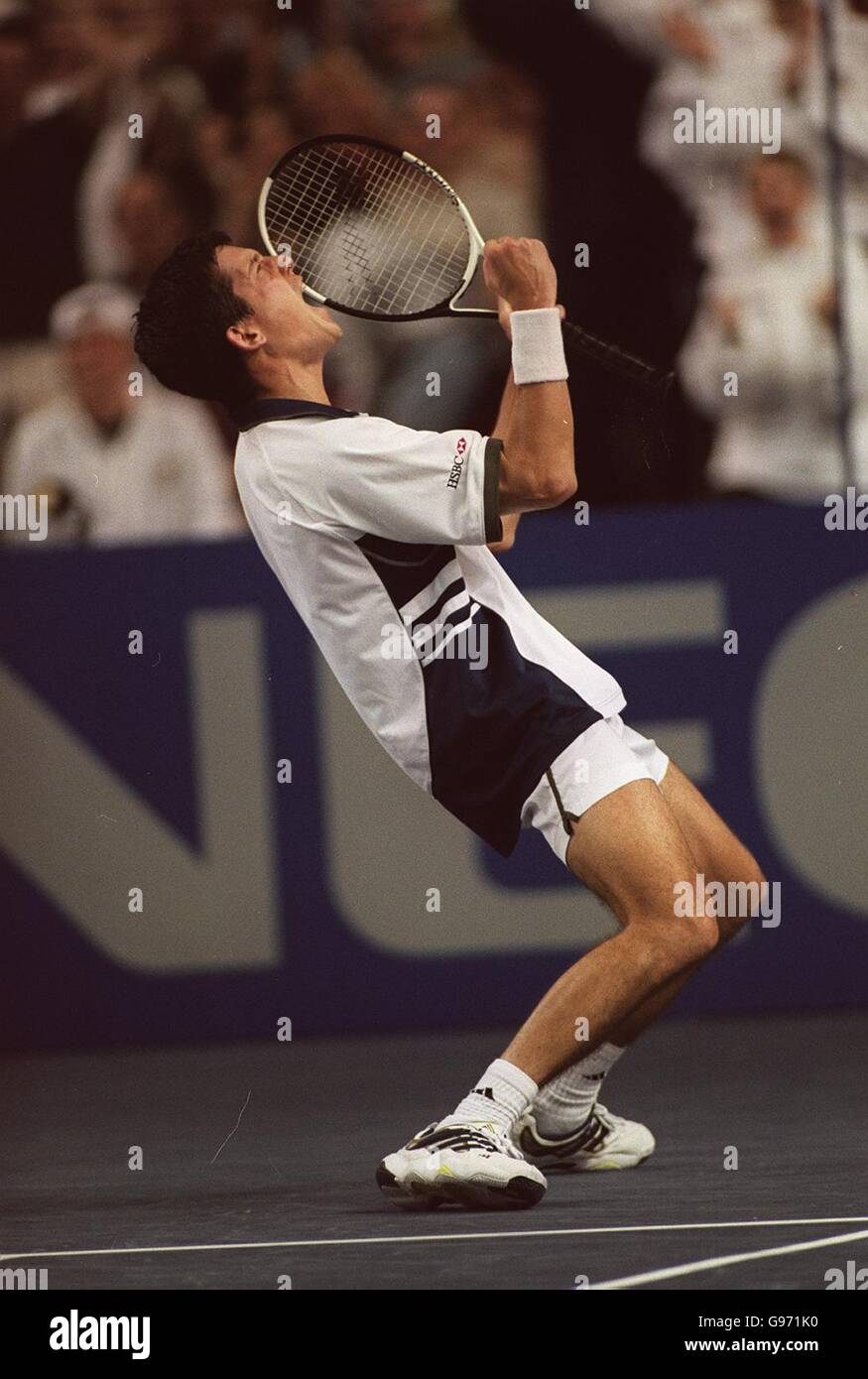 Tim Henman celebrates winning the fourth set tie-break against Jim ...