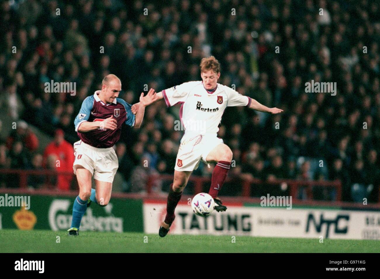 West Ham United's Steve Lomas and Aston Villa's Mark Draper Stock Photo ...
