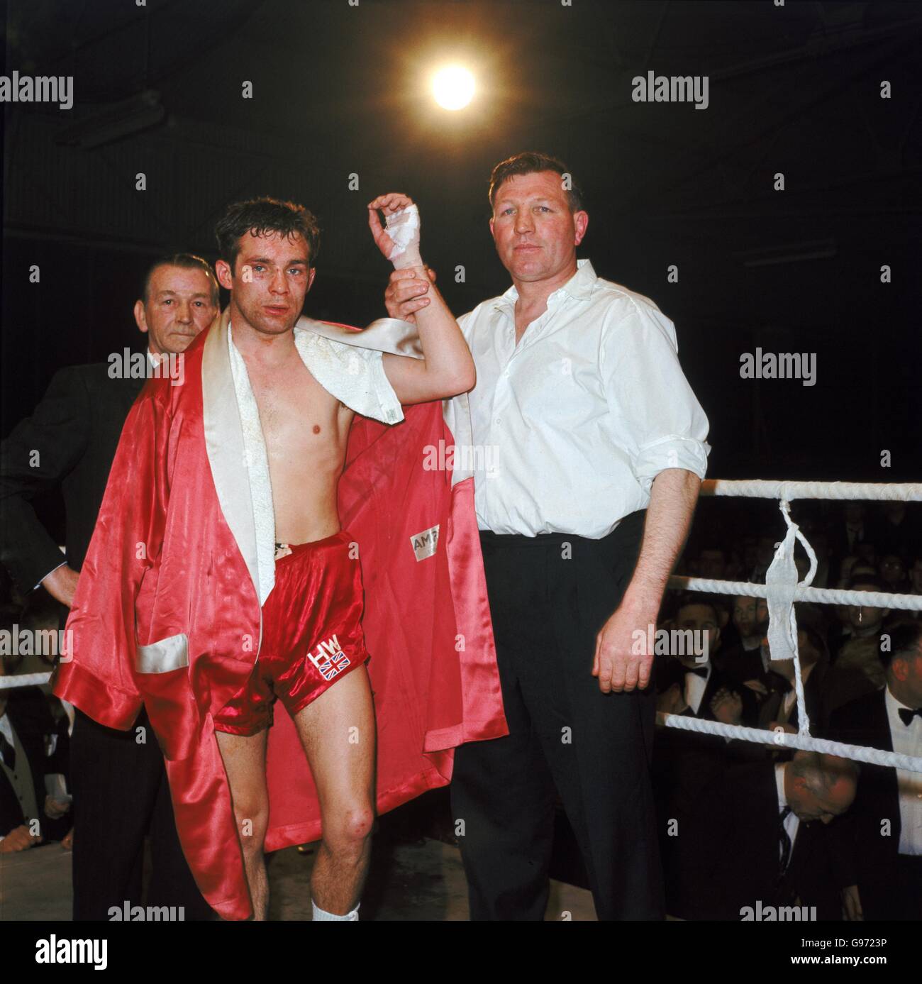 Howard Winston (left) is declared the winner by the referee Stock Photo ...