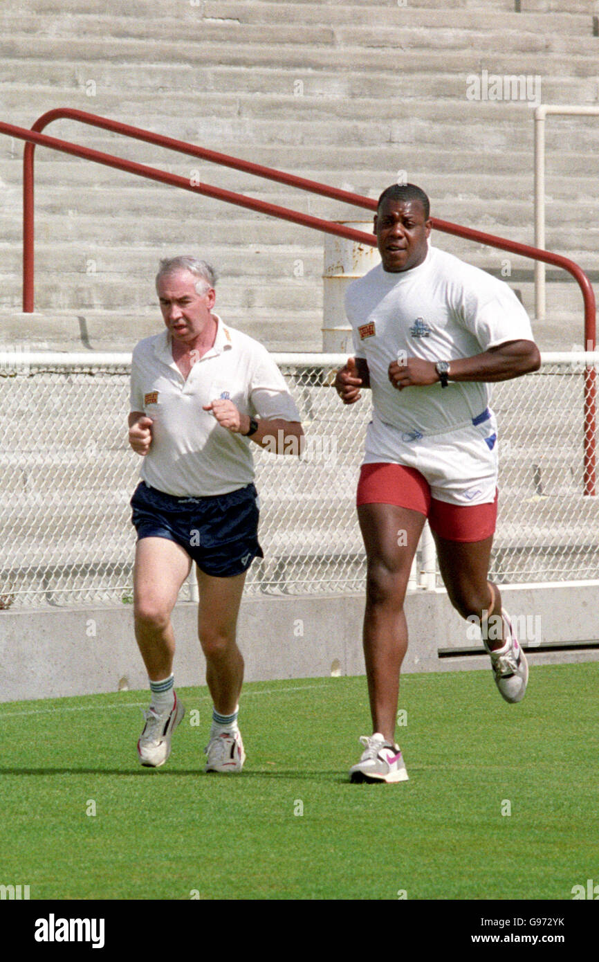 David lawrence cricket hi-res stock photography and images - Alamy
