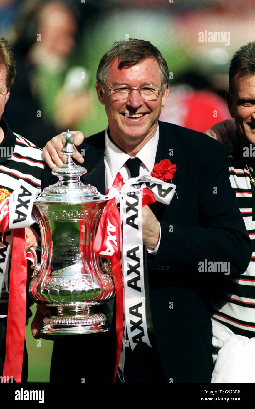 Manchester United manager Alex Ferguson with FA Cup trophy Stock Photo ...