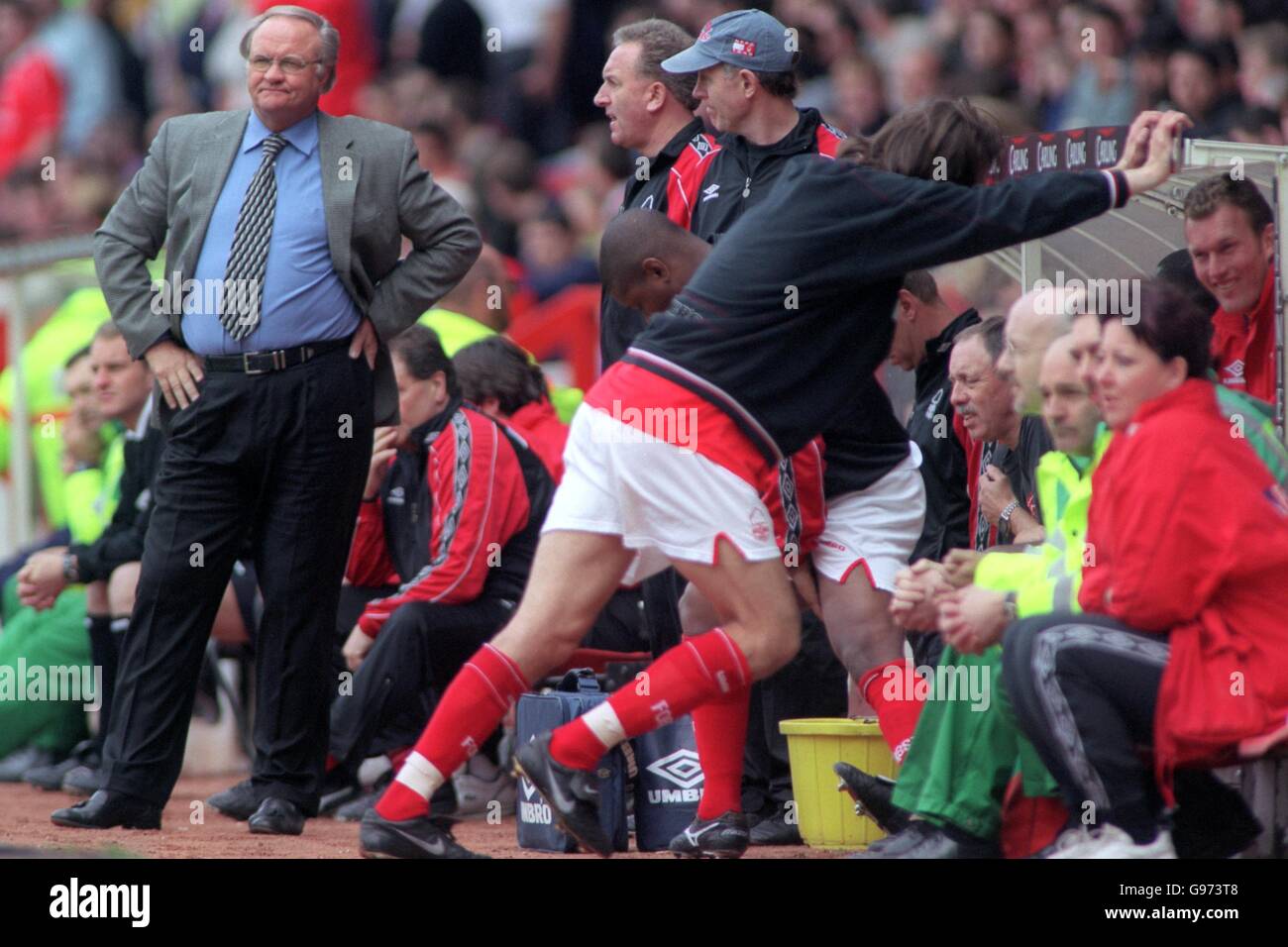 Nottingham forest manager ron atkinson left hi-res stock photography ...