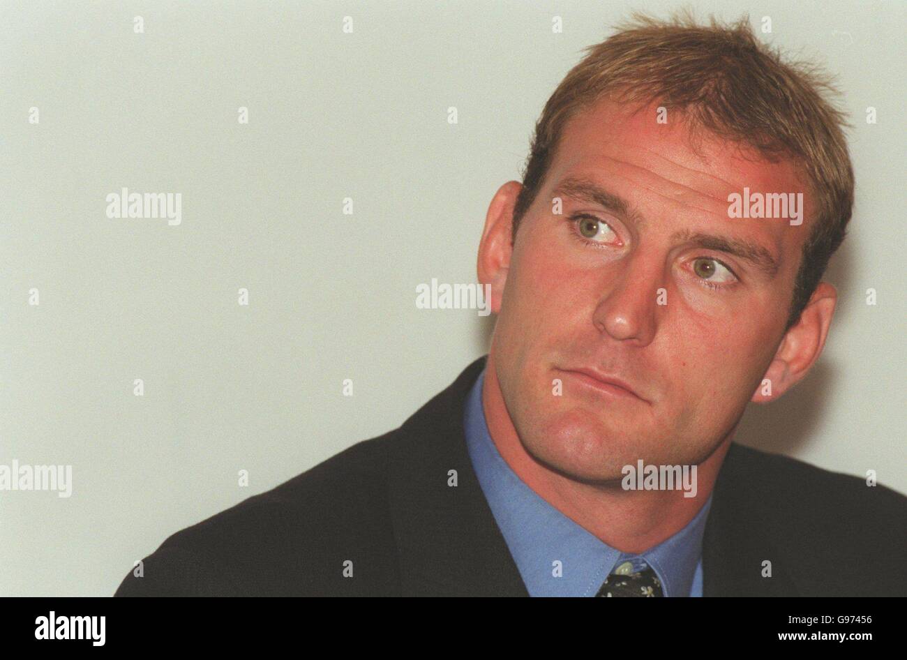 Former england captain lawrence dallaglio hi-res stock photography and ...