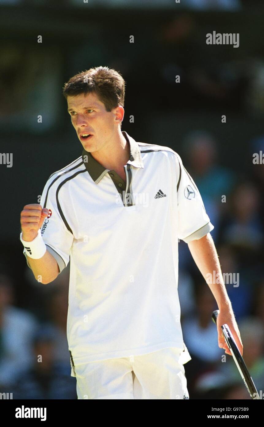 Tim henman celebrates on his way to victory hi-res stock photography ...