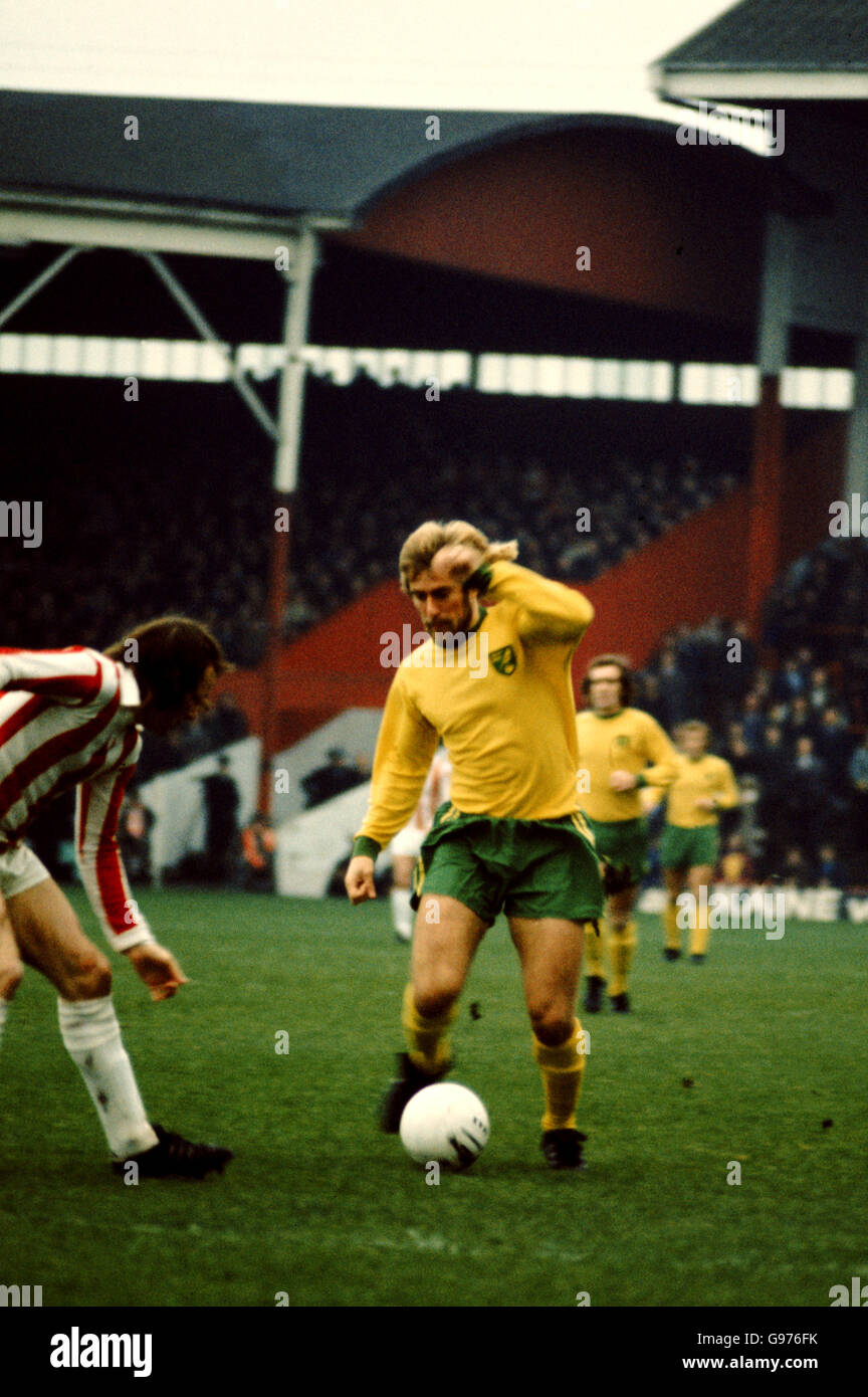John Marsh, Stoke City watches Norwich City's Graham Paddon Stock Photo ...