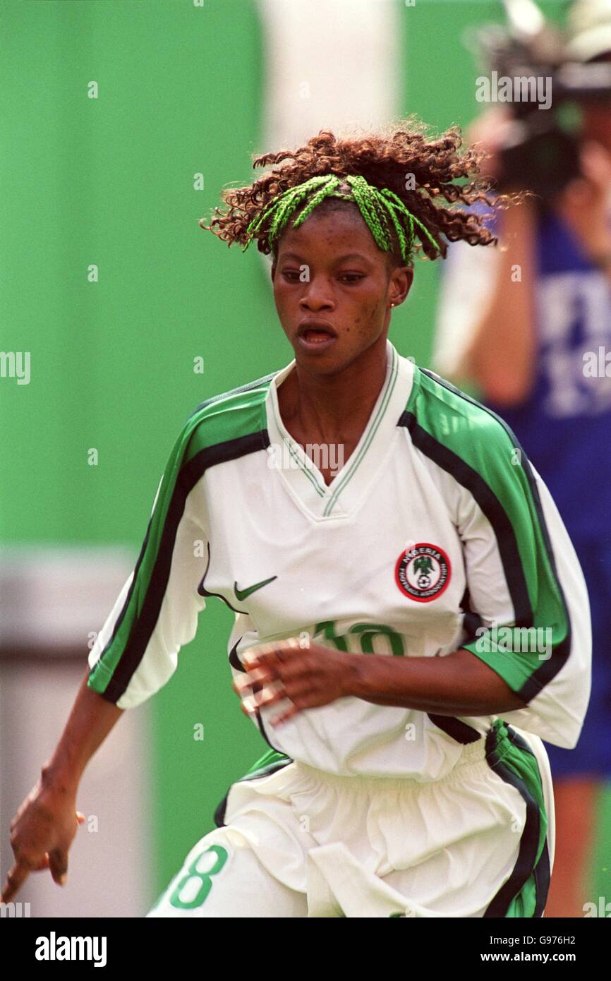 Womens patience hi-res stock photography and images - Alamy