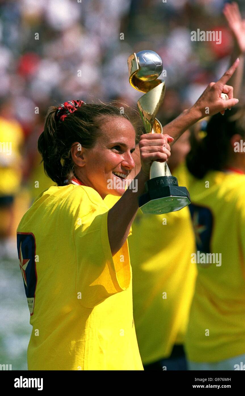 Carla overbeck celebrating with the womens world cup trophy hi-res ...