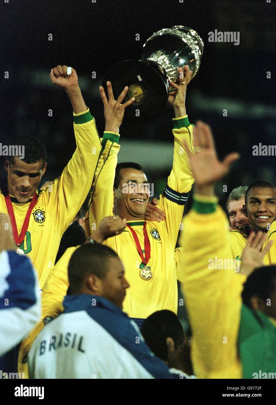 Cafu brazil trophy hi-res stock photography and images - Alamy