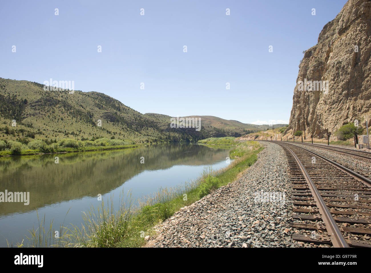 Montana railroad tracks along missouri river hi-res stock photography ...