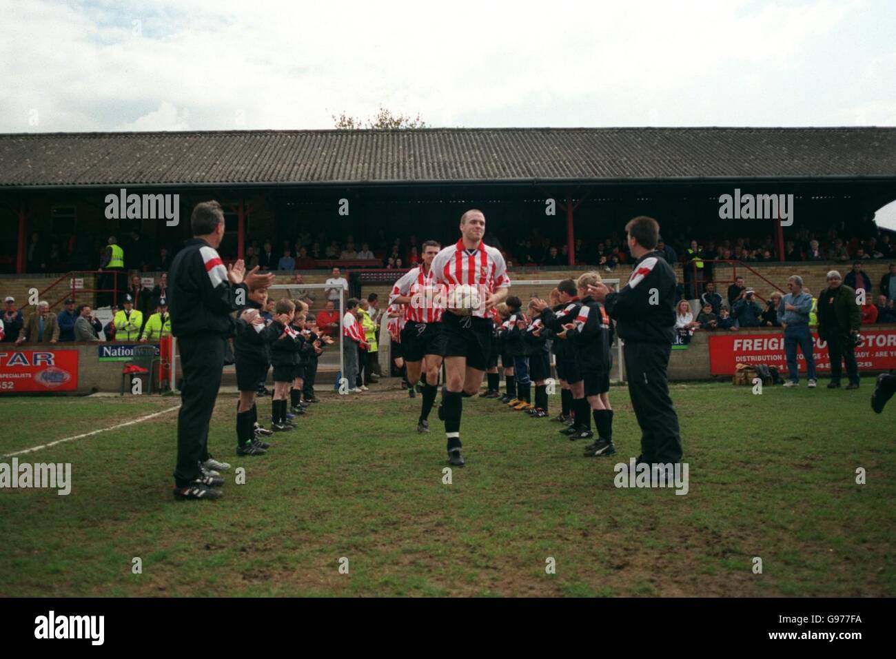 Hayes run out on to the pitch before the match hi-res stock photography ...