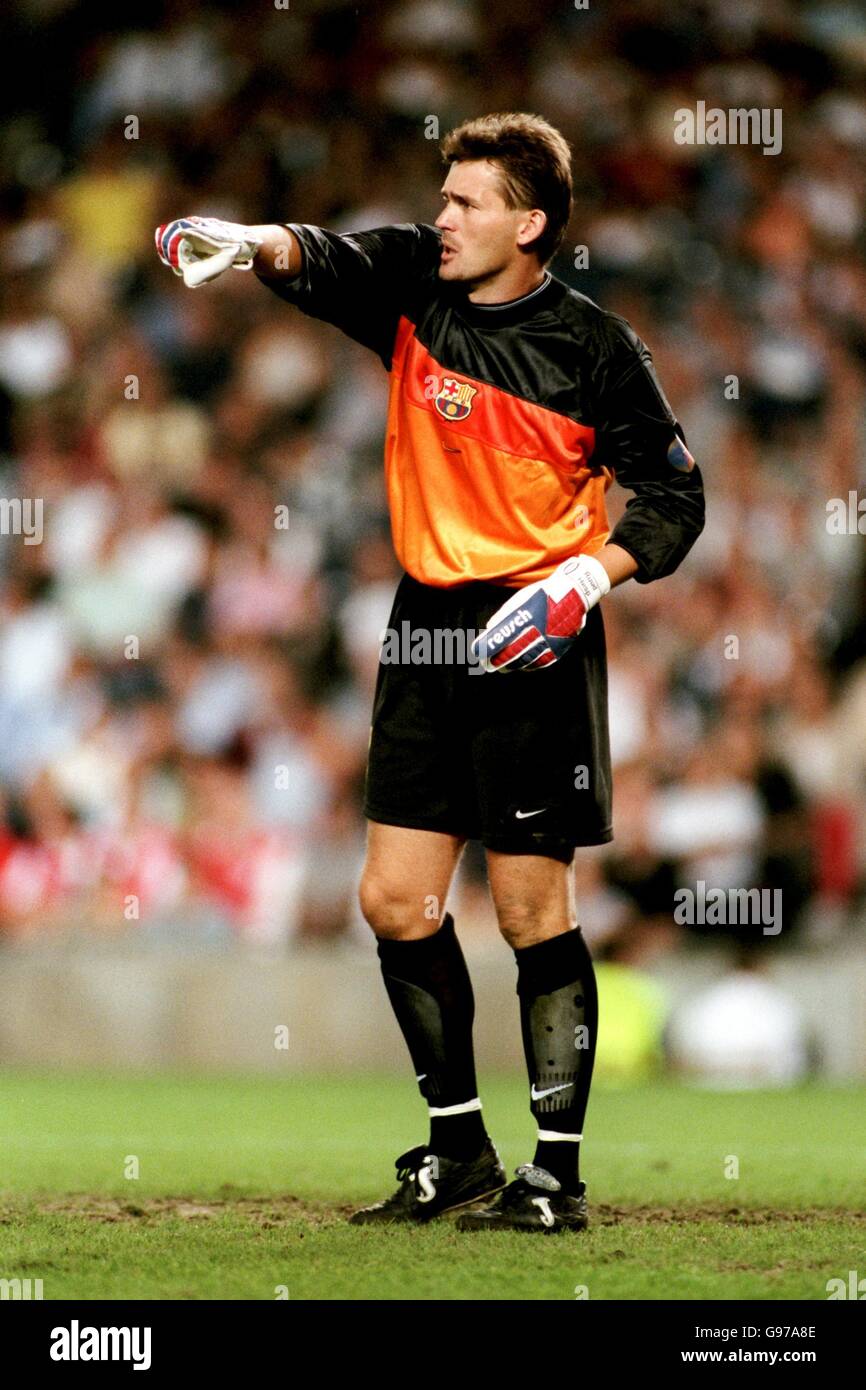 Soccer - UEFA Champions League - Group B - Barcelona v Arsenal. Ruud ...