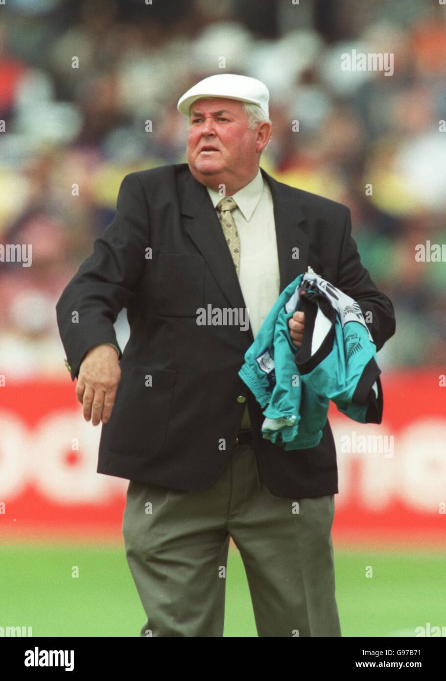 David Shepherd Cricket Umpire High Resolution Stock Photography and ...