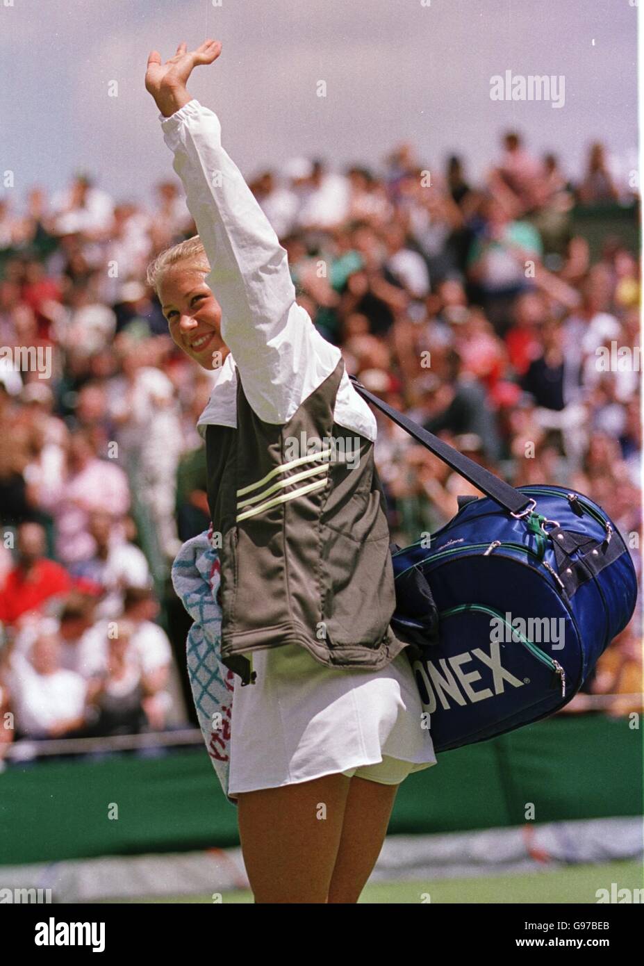 Anna kournikova waves crowd victory over alejandra vento hi-res stock ...