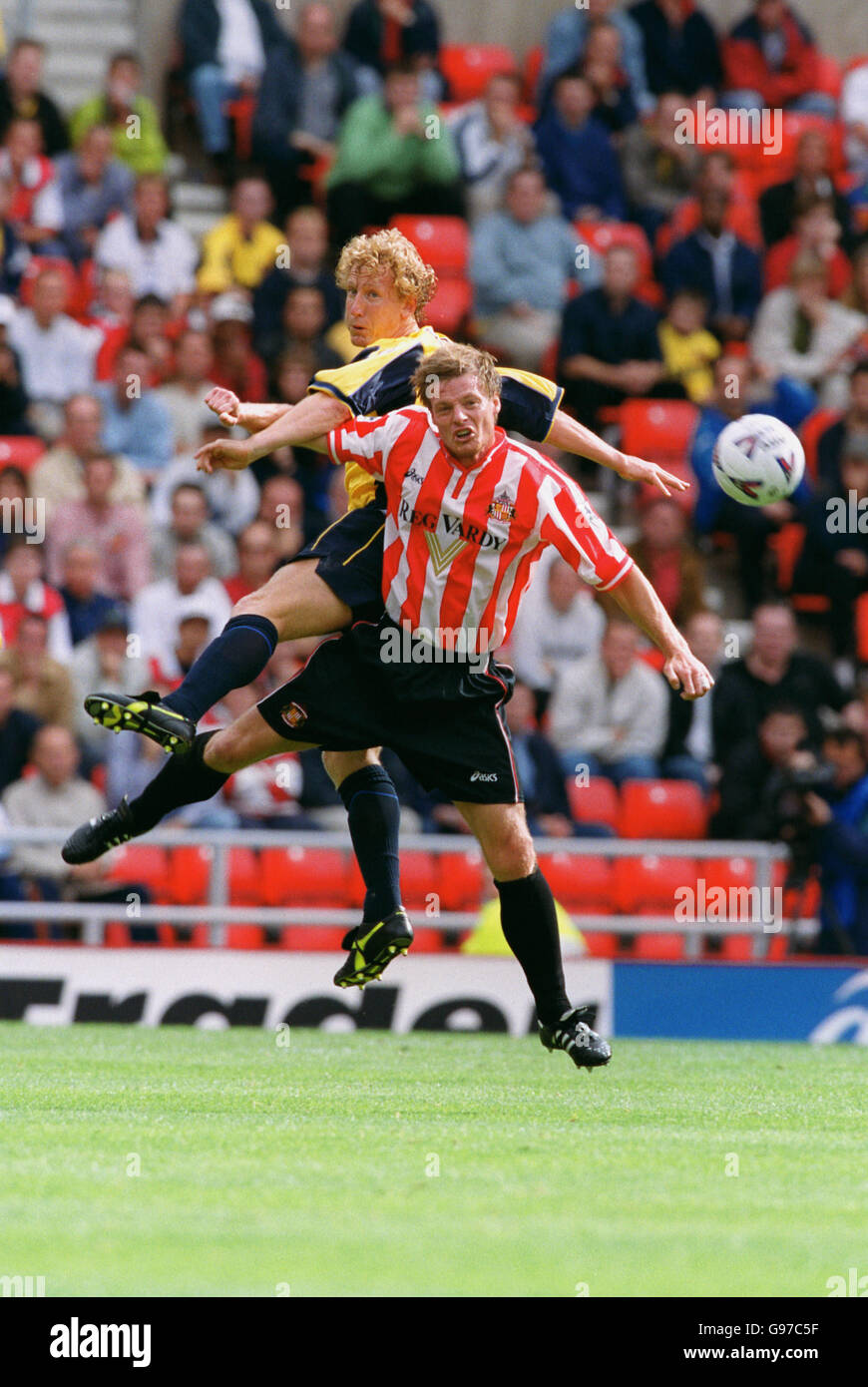 Arsenals ray parlour battles in air arsenal player schwarz hi-res stock ...