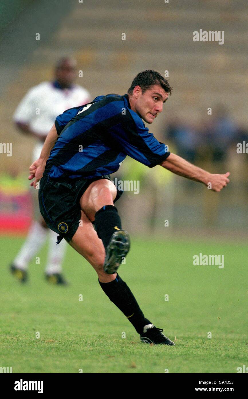 Christian vieri milan hi-res stock photography and images - Alamy