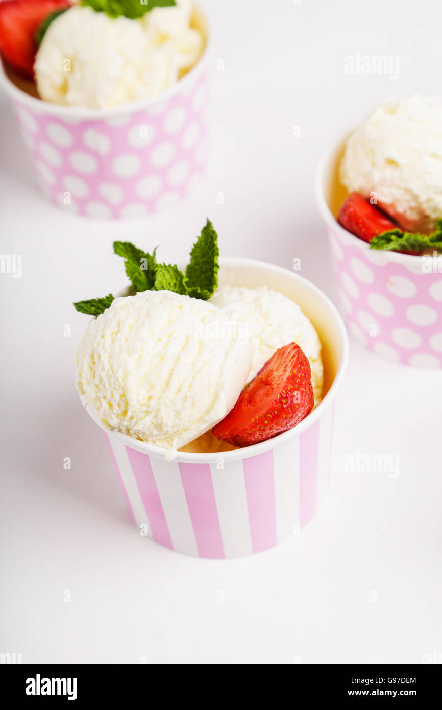 Dotted cream background hi-res stock photography and images - Alamy