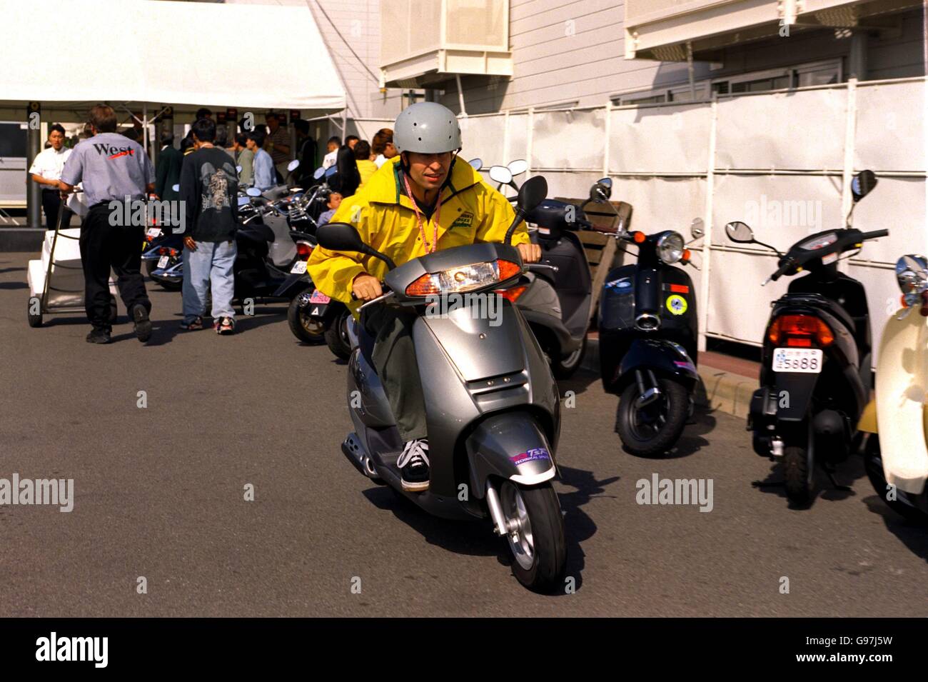 Heinz harald frentzen makes a quick getaway after qualifying hi-res ...