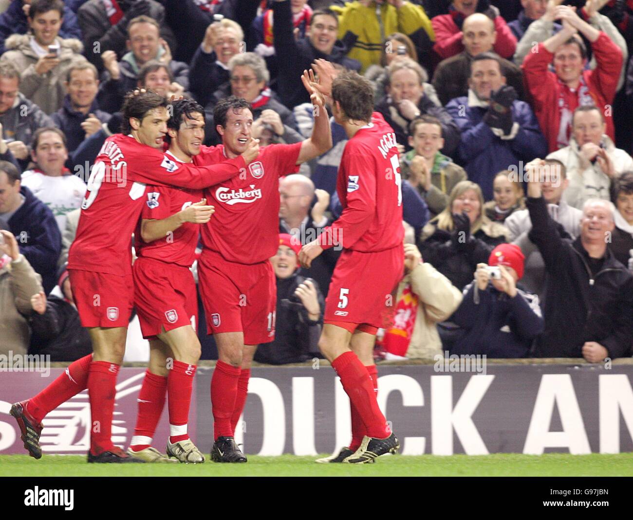Soccer liverpool fowler goal hi-res stock photography and images - Alamy