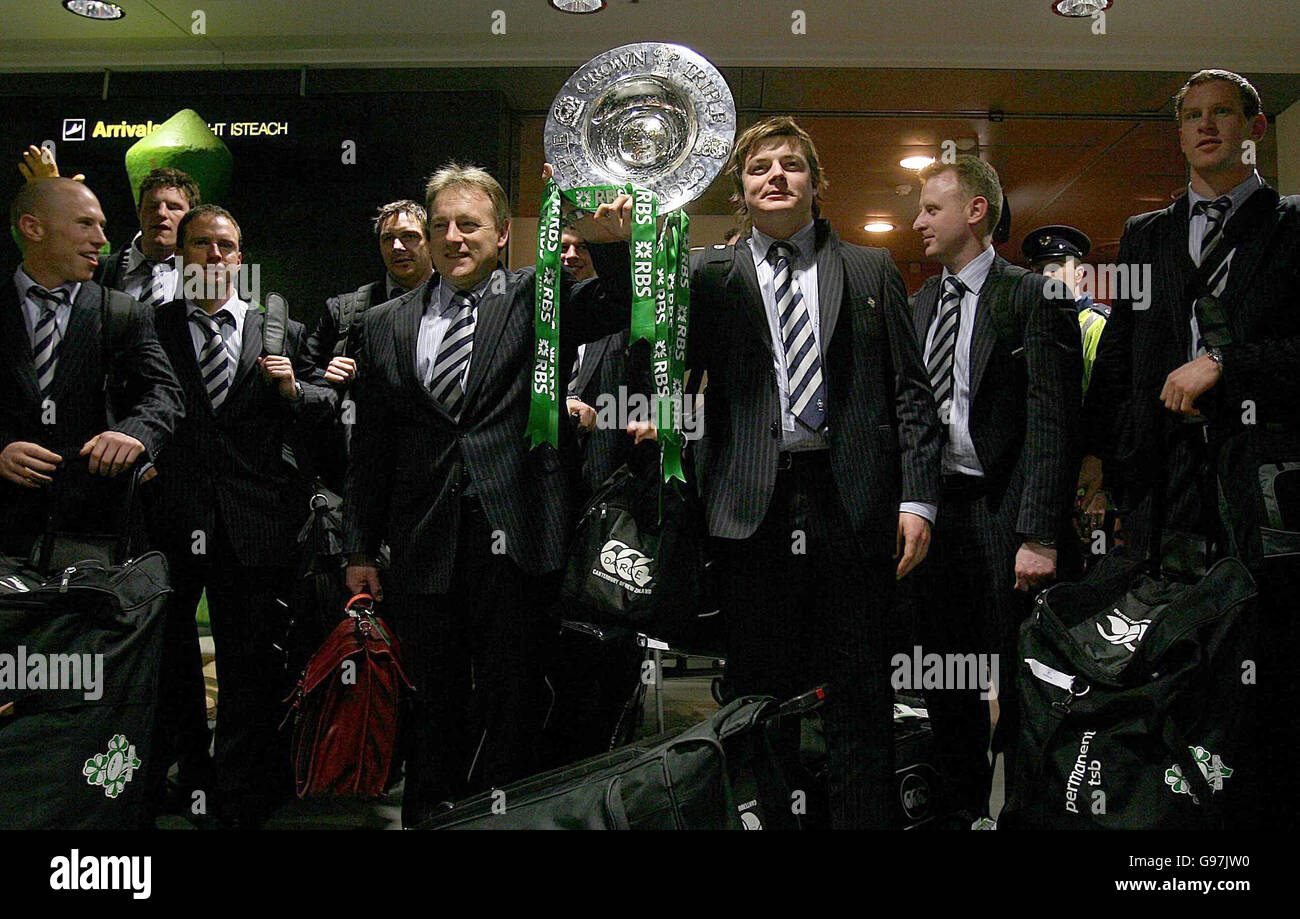 Irish rugby captain Brian O Driscoll (right) and coach Eddie O'Sullivan ...