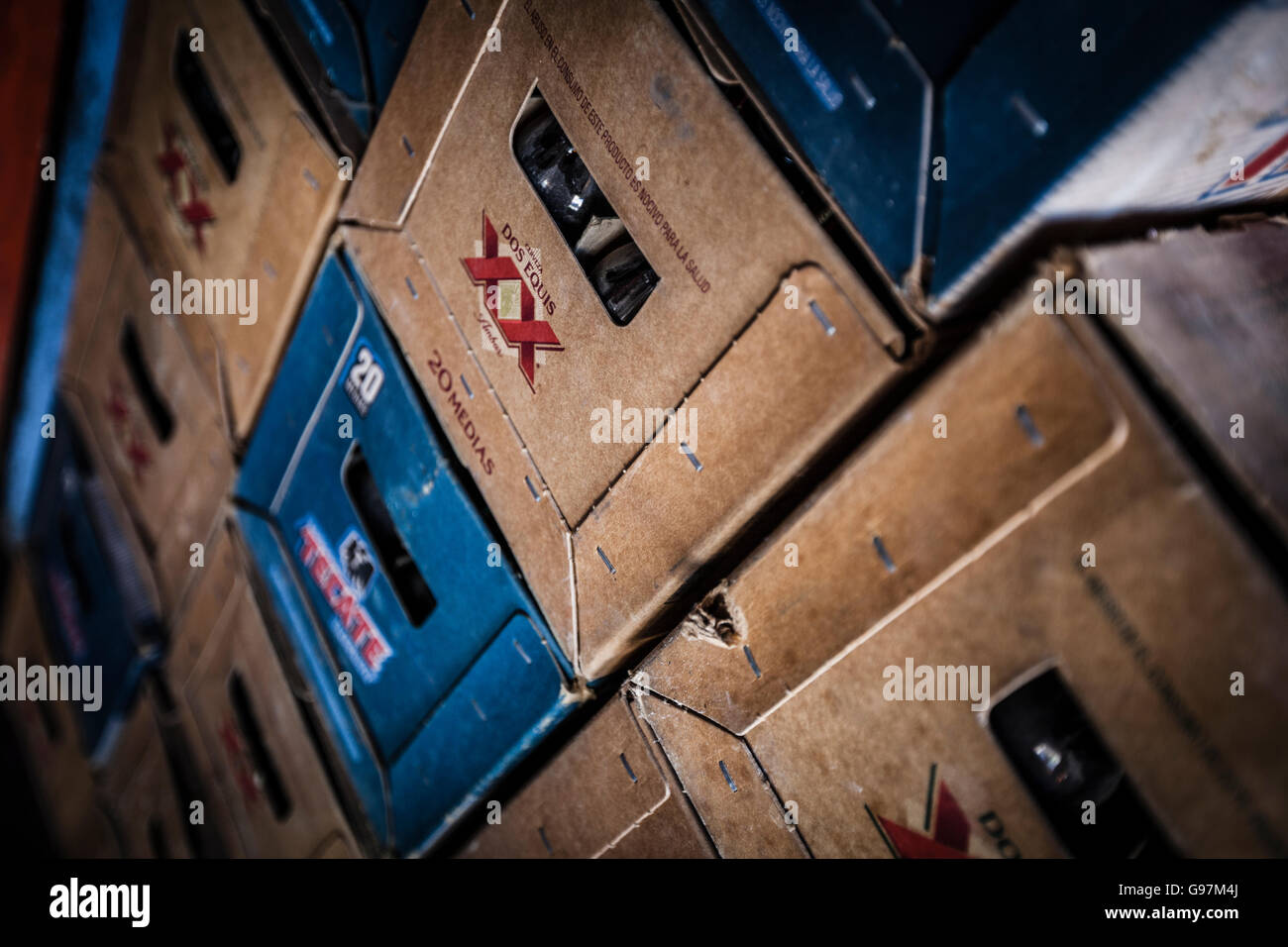Beer boxes hi-res stock photography and images - Alamy