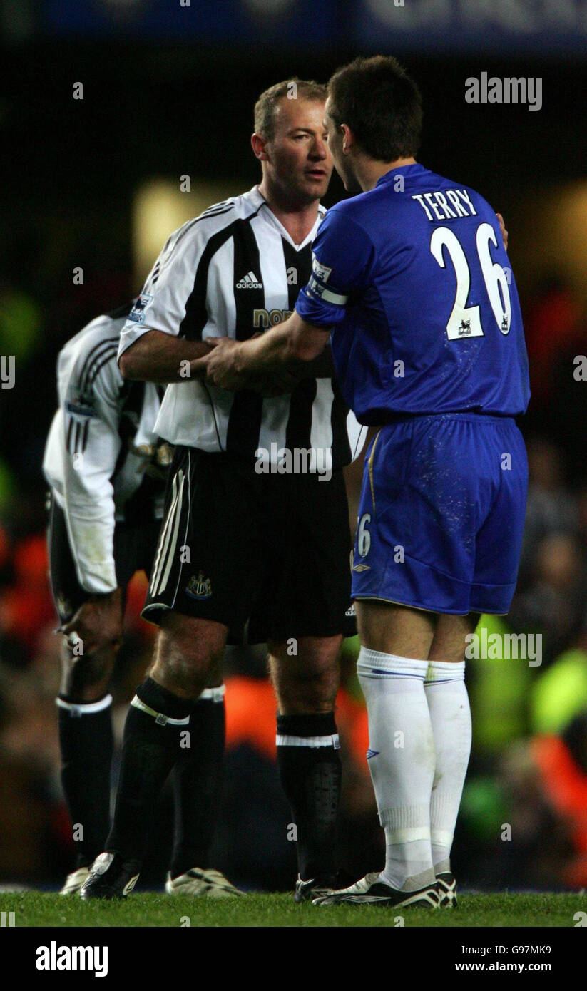 Newcastle United's Alan Shearer (L) shakes the hand of Chelsea's John ...