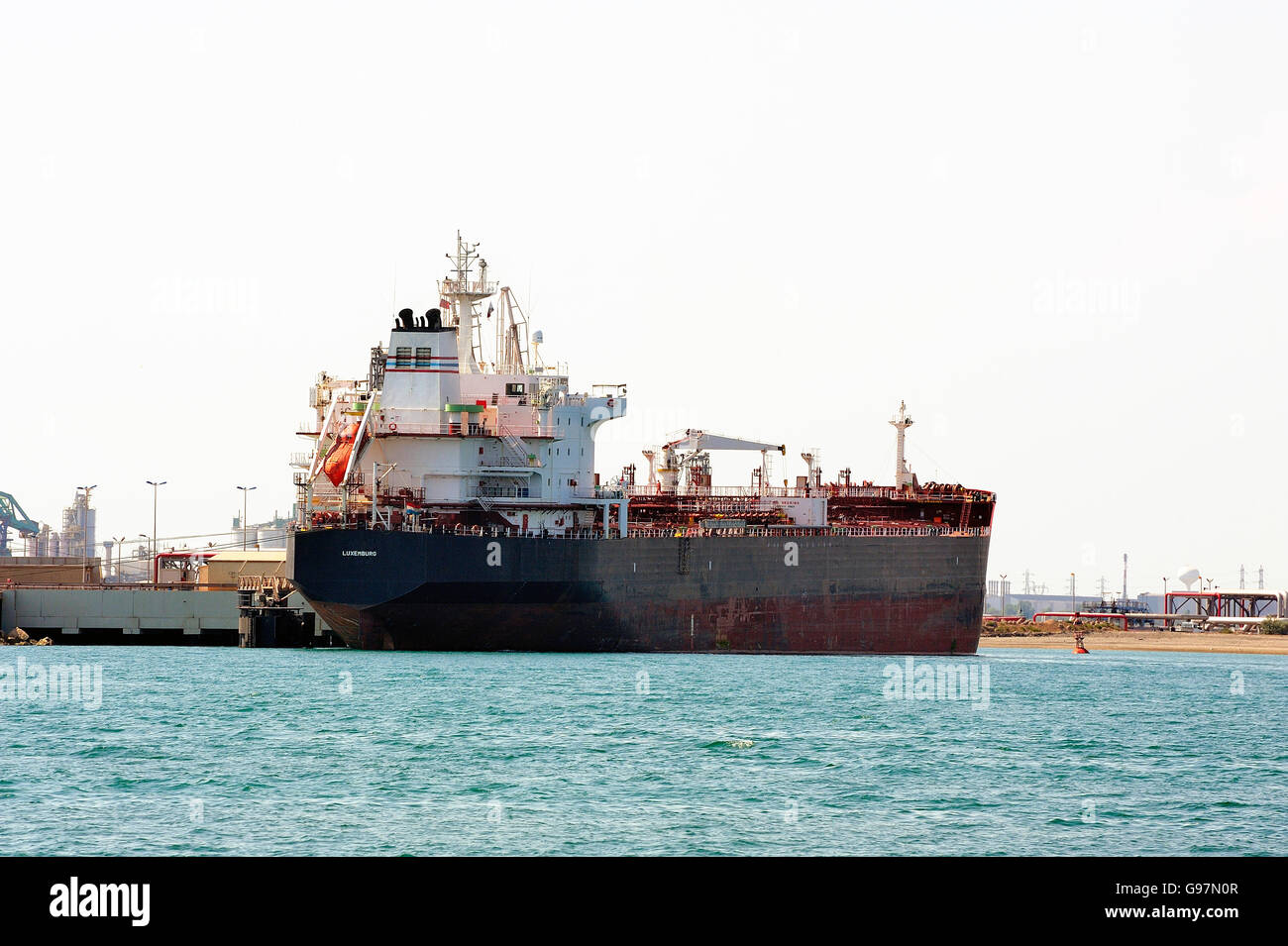 Oil tanker discharge hi-res stock photography and images - Alamy