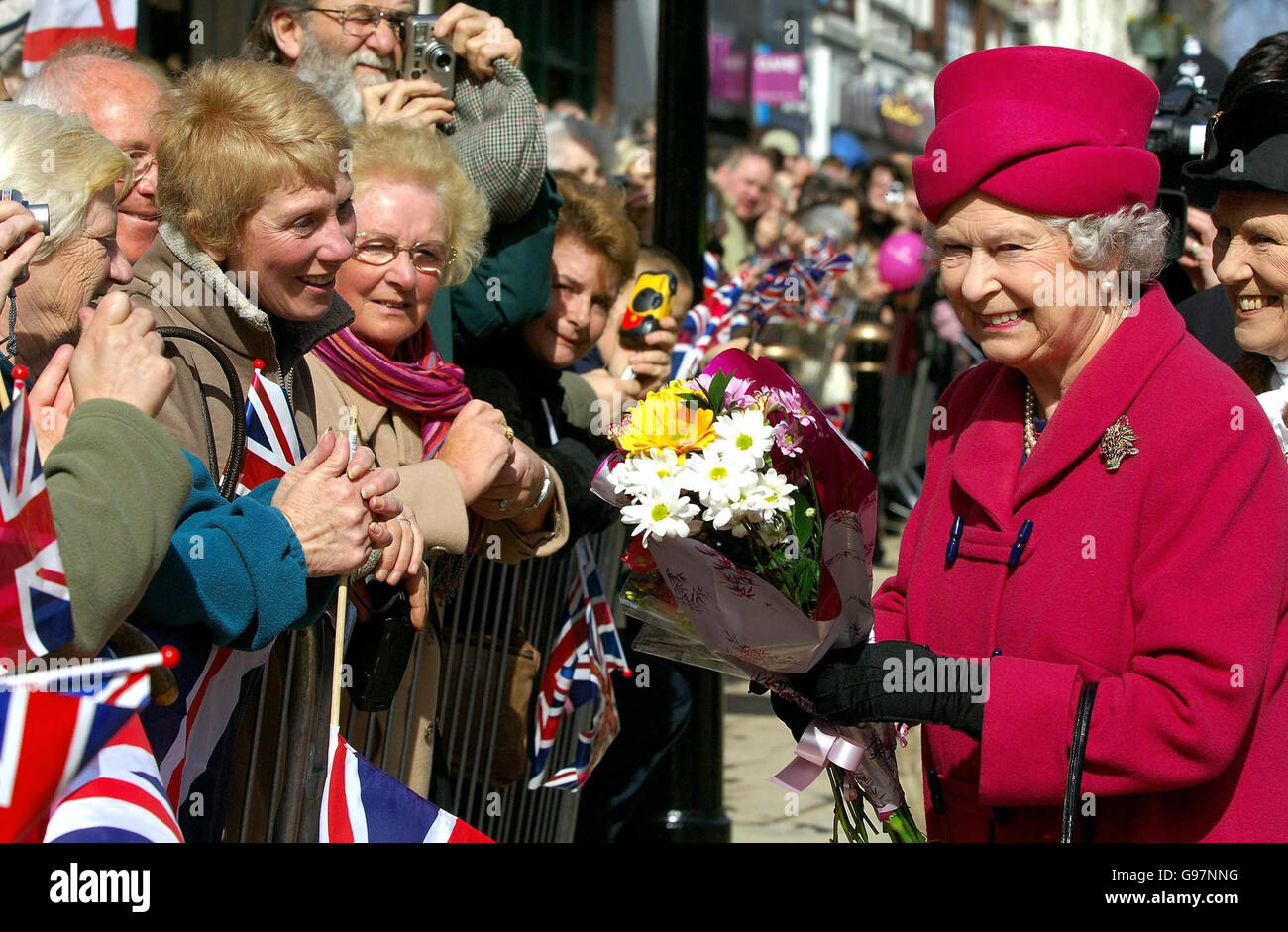 Queen elizabeth ii greets well wishers hi-res stock photography and ...