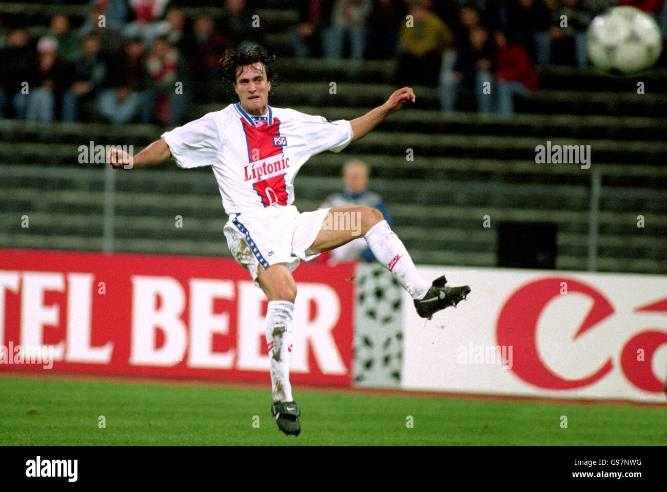 David ginola psg hi-res stock photography and images - Alamy