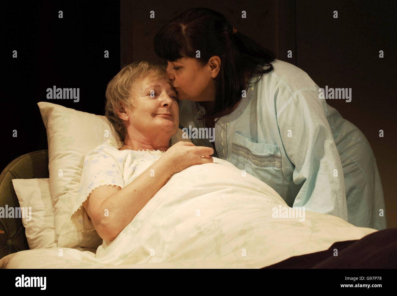 Showbiz smaller hi-res stock photography and images - Alamy