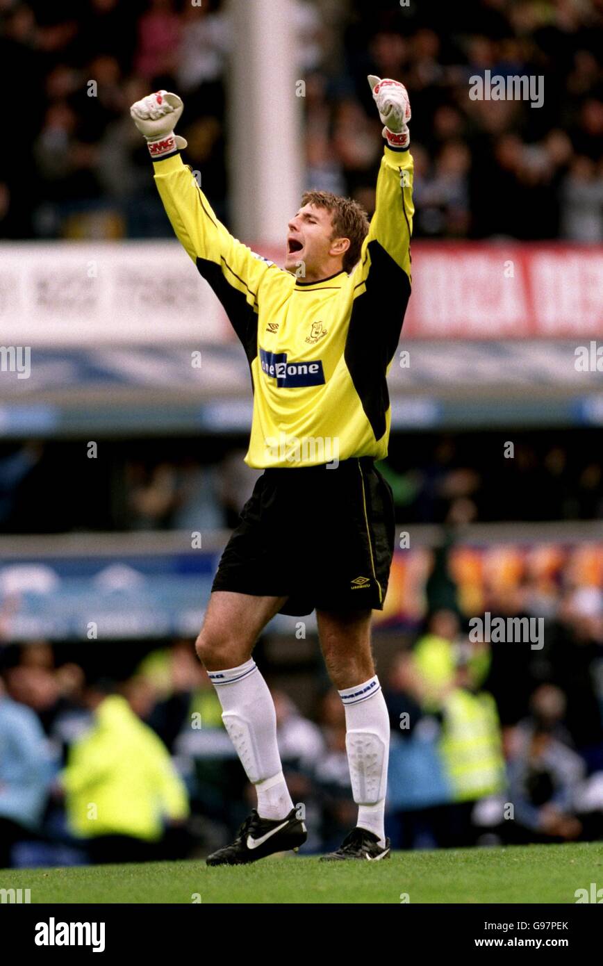 Paul gerrard everton hi-res stock photography and images - Alamy