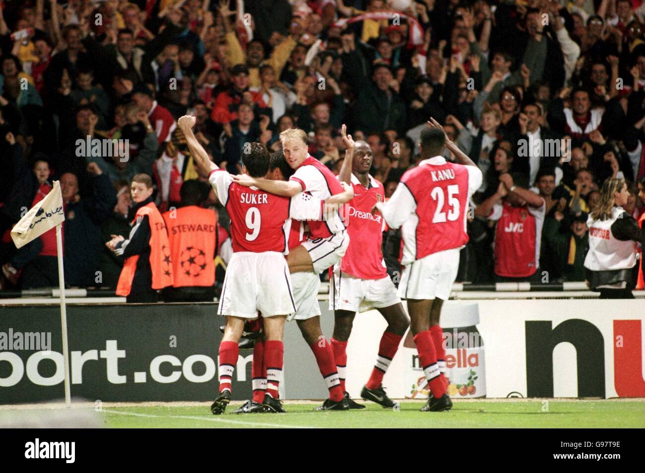 Gs1 md2 wed arsenal celebration action football hi-res stock ...