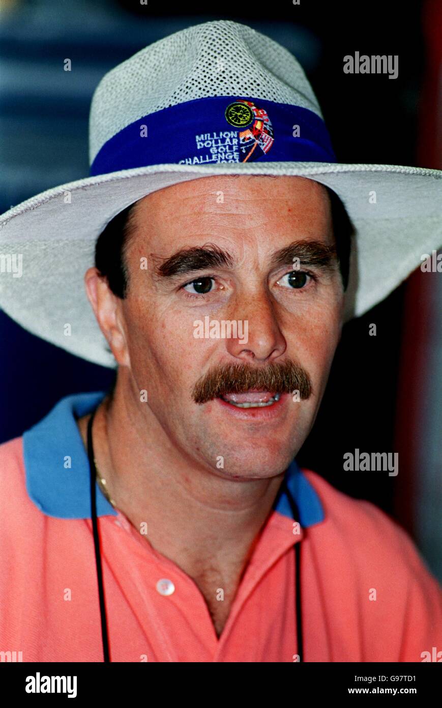 NIGEL MANSELL IN PANAMA HAT AT SOUTH AFRICAN GRAND PRIX, KYALAMI Stock ...