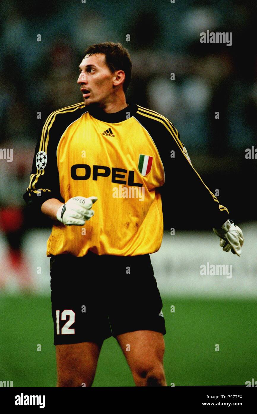 Ac milan v galatasaray hi-res stock photography and images - Alamy