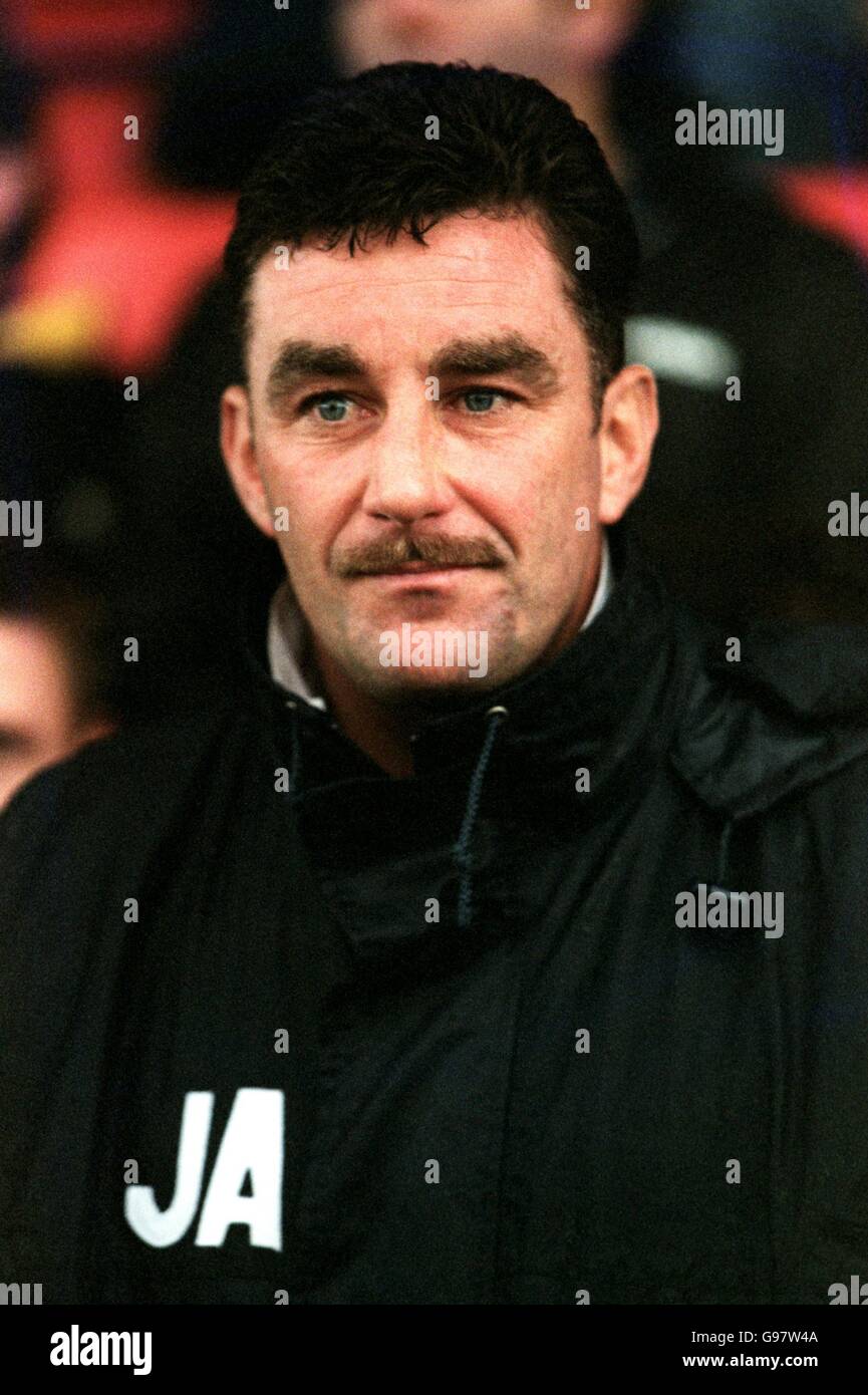 John aldridge tranmere rovers manager hi-res stock photography and ...