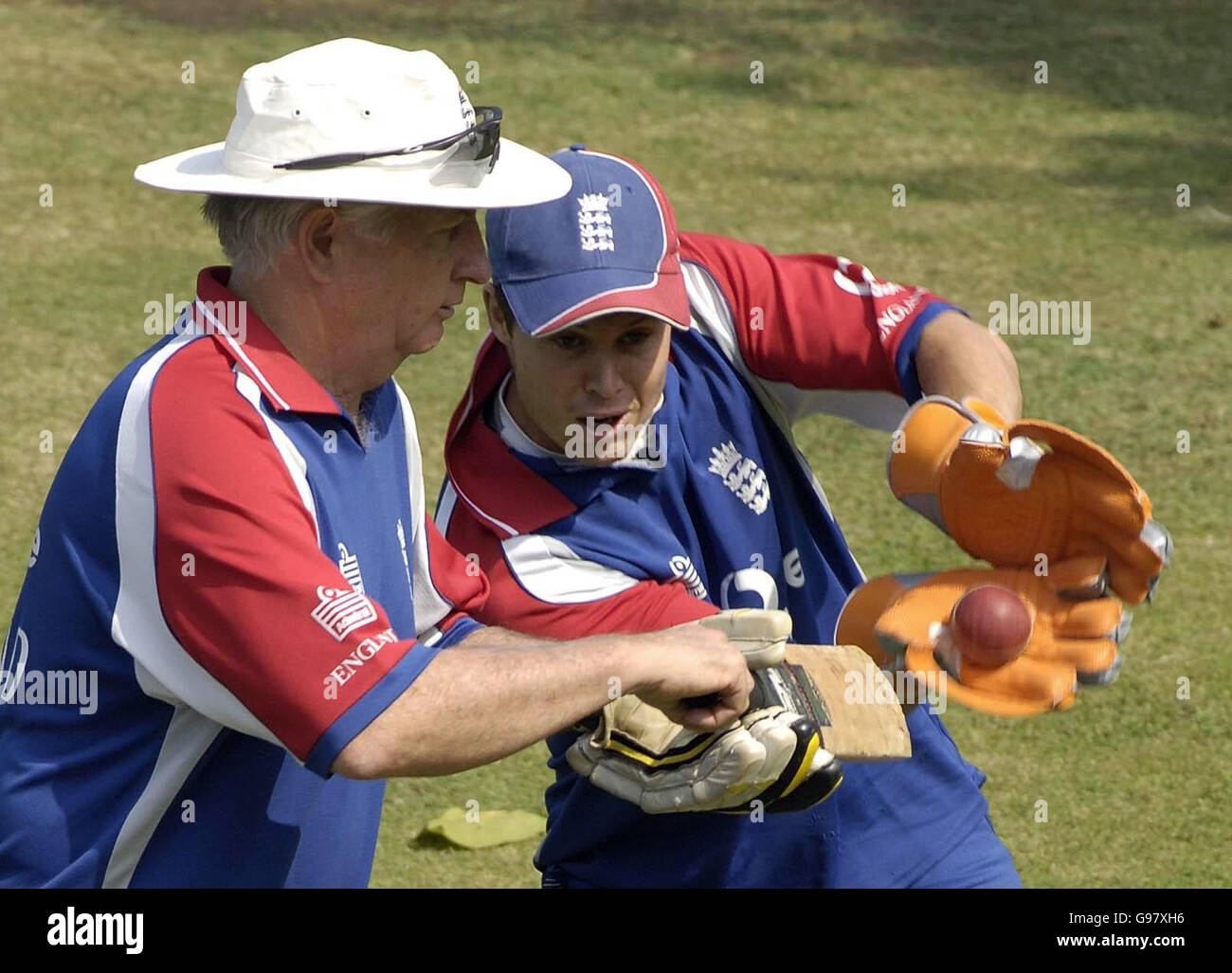 Cricket catching net hi-res stock photography and images - Alamy