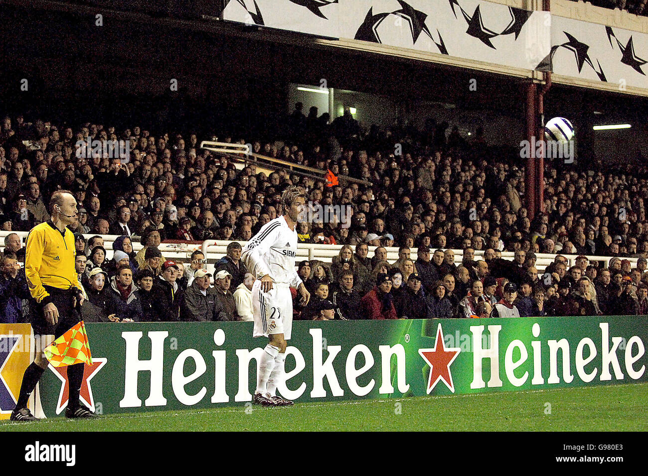 Real madrids david beckham take a throw hi-res stock photography and ...