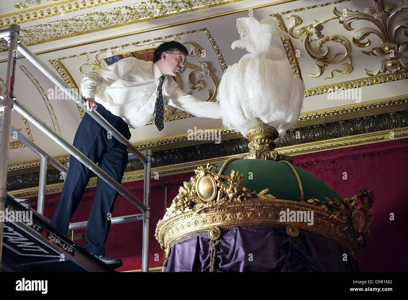 Royal bed hi-res stock photography and images - Alamy