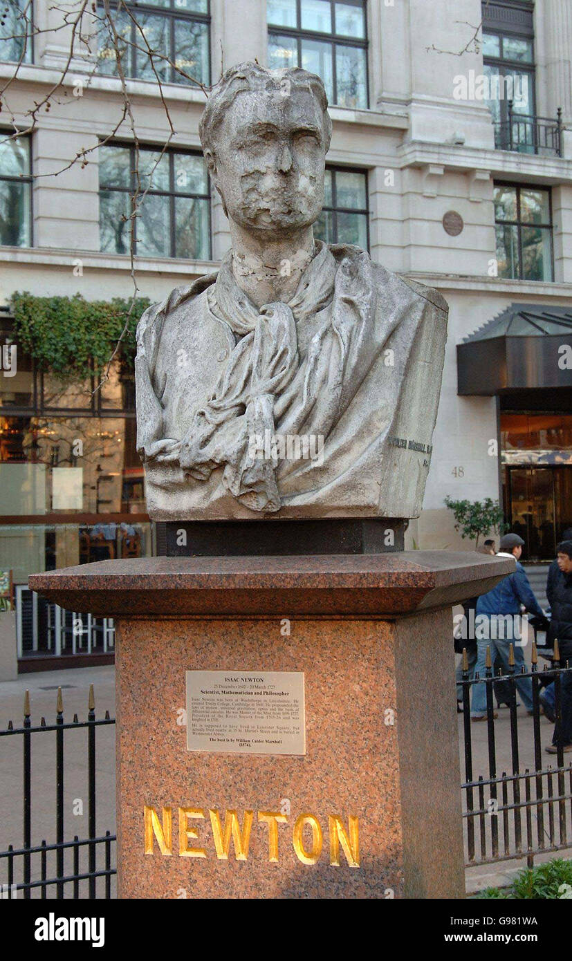 Buildings and Landmarks - Isaac Newton Statue Stock Photo - Alamy