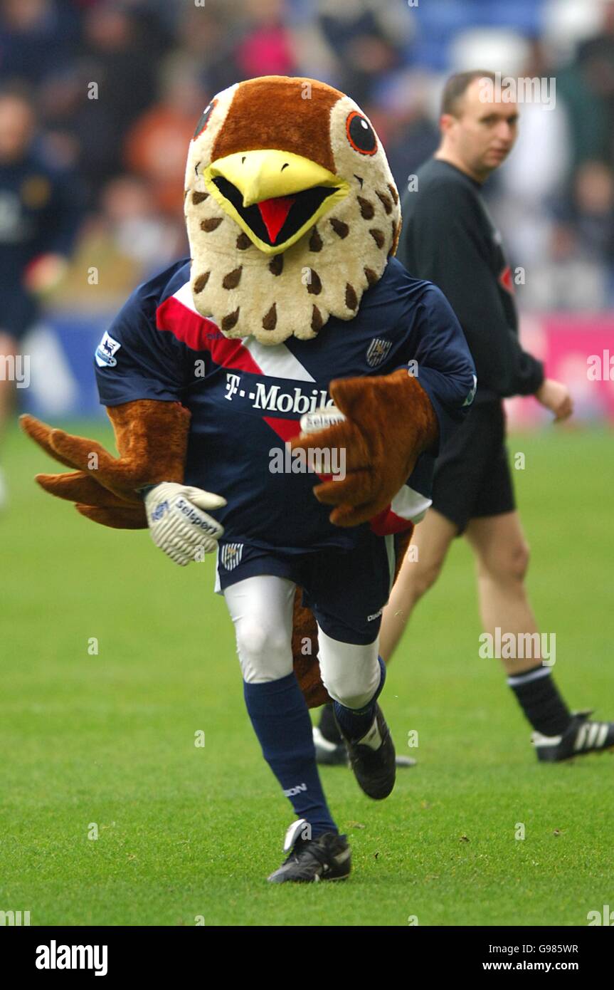 West bromwich albions mascot baggie bird hi-res stock photography and ...
