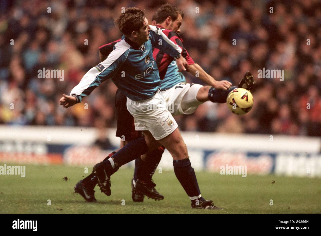 Manchester citys jamie pollock tackle huddersfield towns marcus stewart ...
