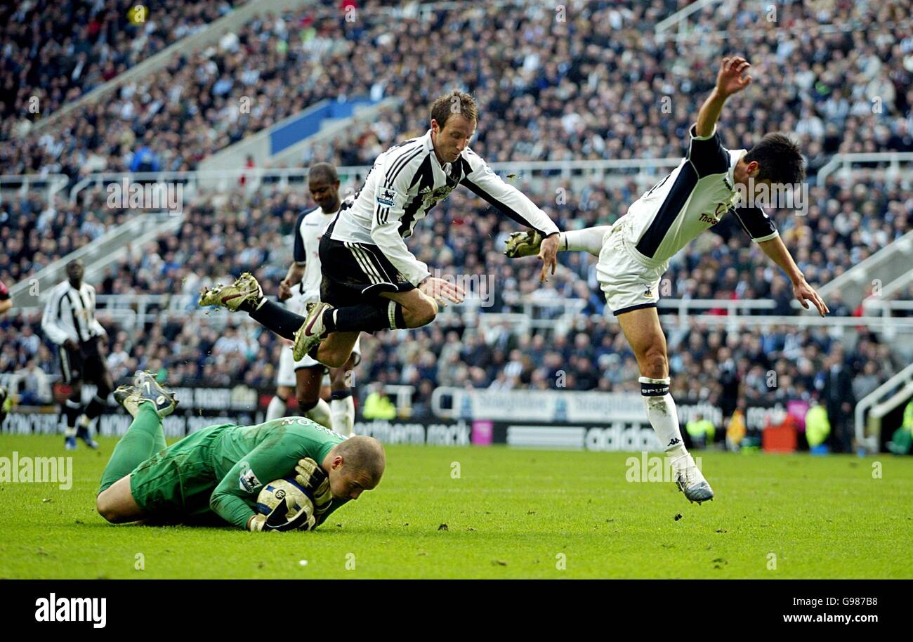 Tottenham hotspur goalkeeper paul robinson hi-res stock photography and ...