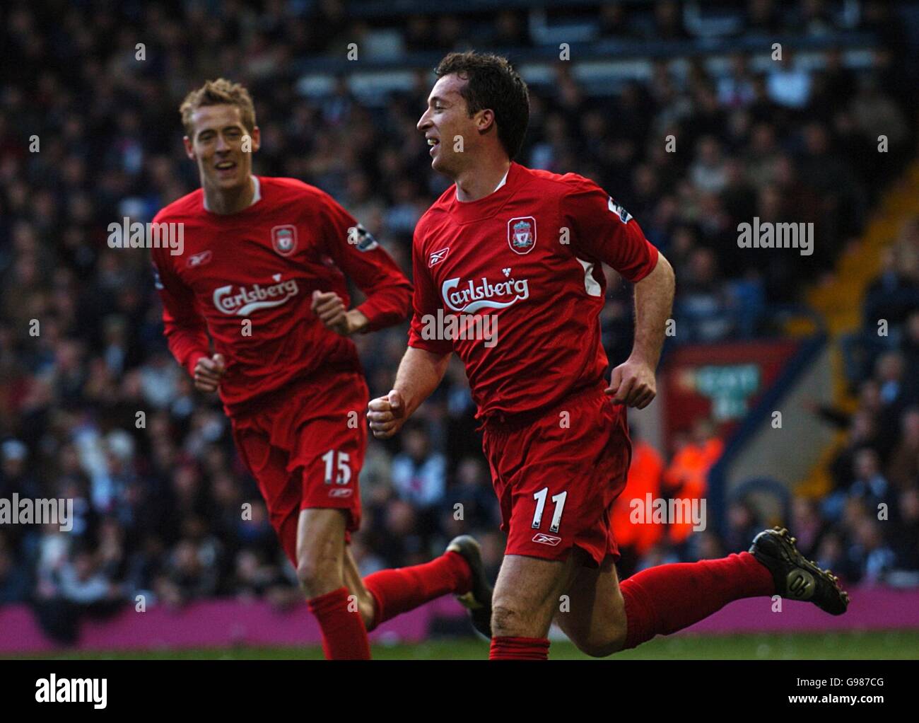 Liverpool's Robbie Fowler celebrates his goal with Peter Crouch Stock ...