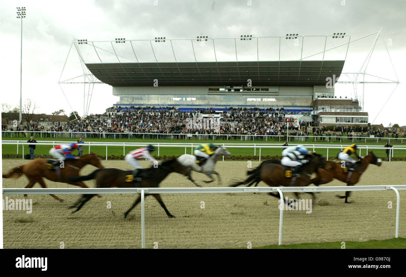 Kempton park racing hi-res stock photography and images - Alamy