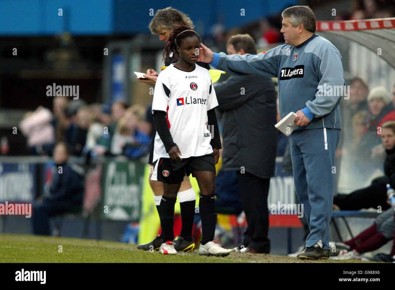Charlton athletic manager keith boanas hi-res stock photography and ...